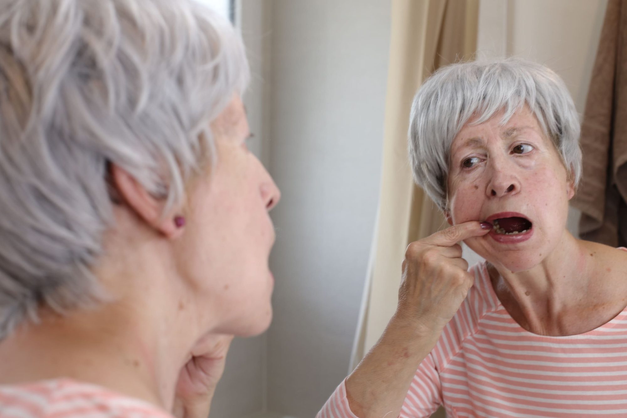 Douleur aux gencives : solutions pour soulager et soigner